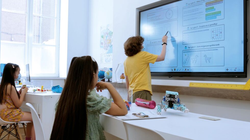 Digitale Tafel Schule – Smart-White-Board für Schulen